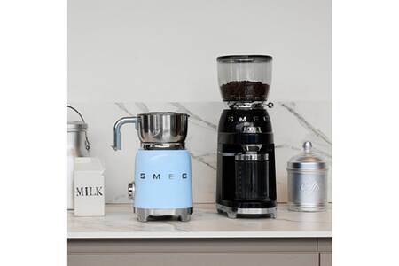 Moulin à café Smeg CGF01BLEU NOIR | Darty