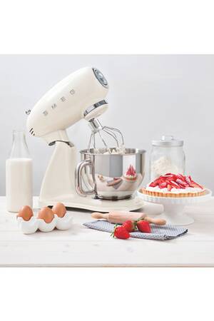 Robot pâtissier Smeg SMF03CREU CREME | Darty