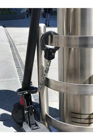 Antivol Masterlock Menottes Street Cuff en acier chromé | Darty