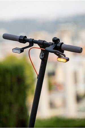 Trottinette électrique Segway NINEBOT F25i AVEC CLIGNOTANTS | Darty